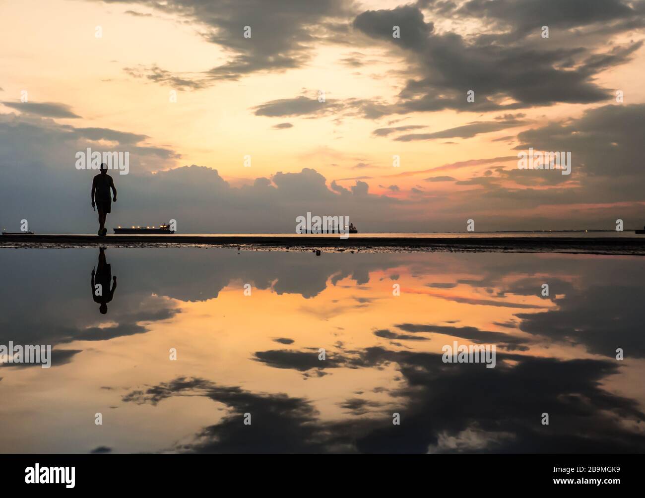 Sunset reflection hi-res stock photography and images - Alamy