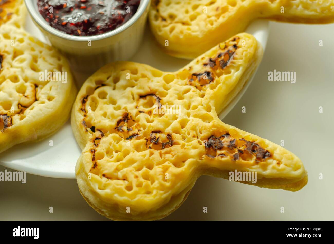 Bunny shaped crumpets hi-res stock photography and images - Alamy