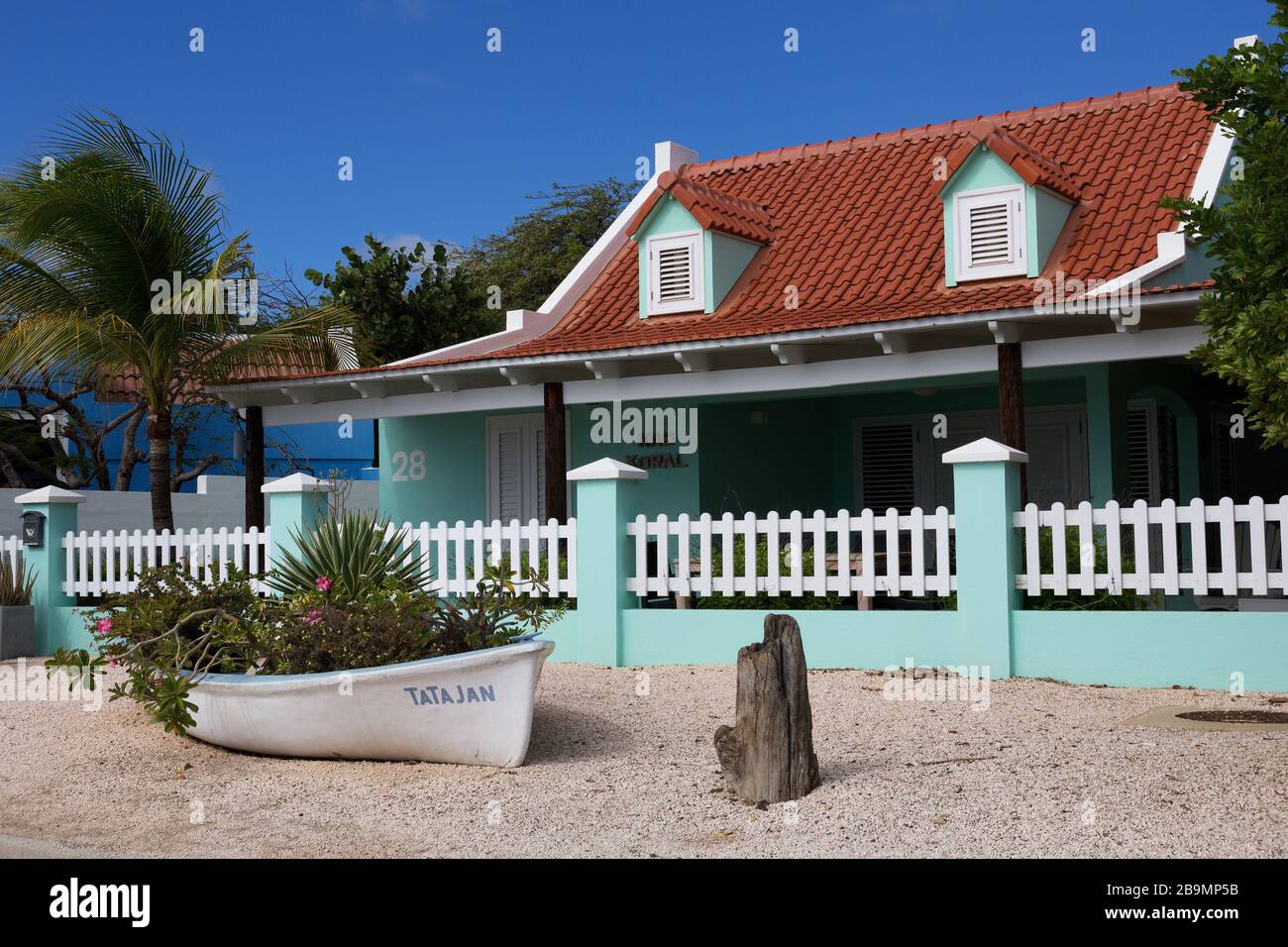 Colorful shops in Kralendijk, Bonaire, Caribbean Stock Photo - Alamy