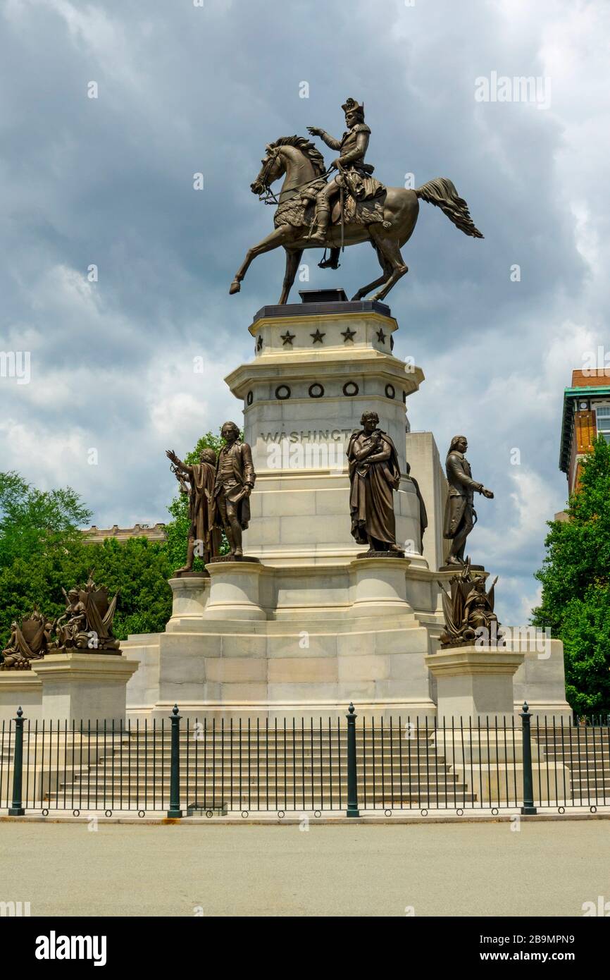Virginia Washington Monument at Richmond Virginia the capitol capital ...