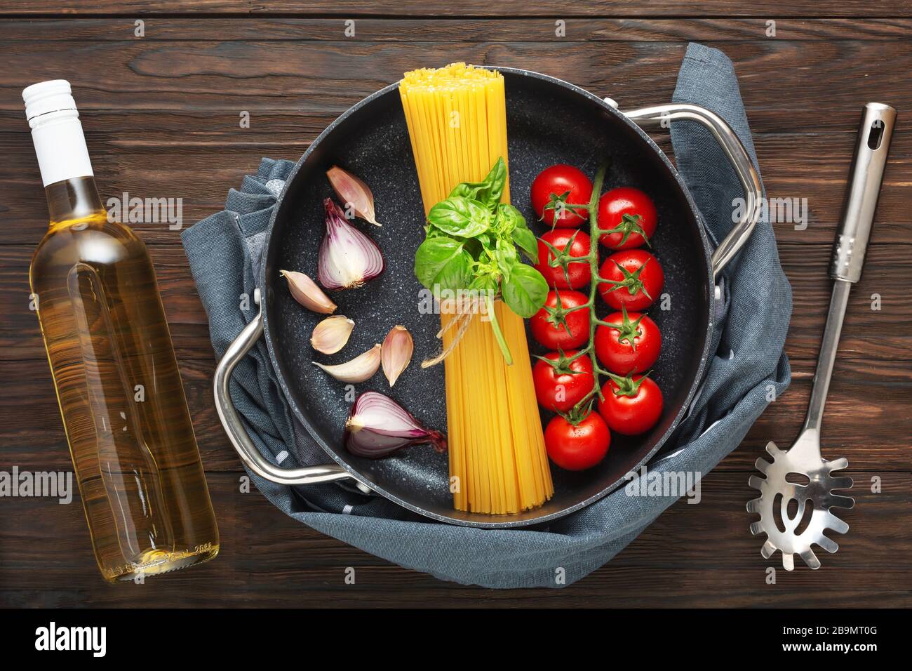 Cooking authentic Italian pasta. Spaghetti Ingredients Stock Photo - Alamy