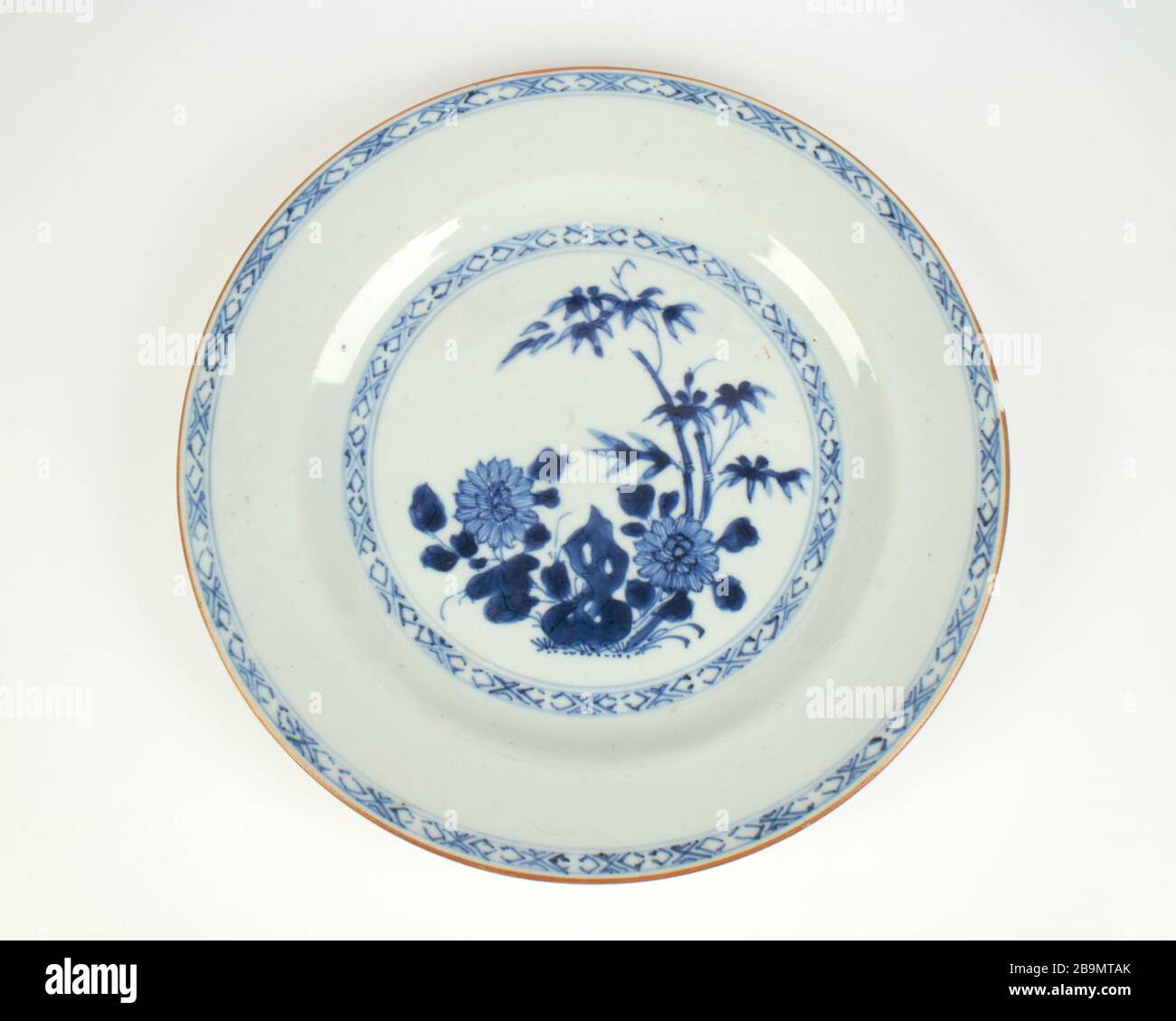 Antique Chinese blue and white porcelain plate Stock Photo - Alamy