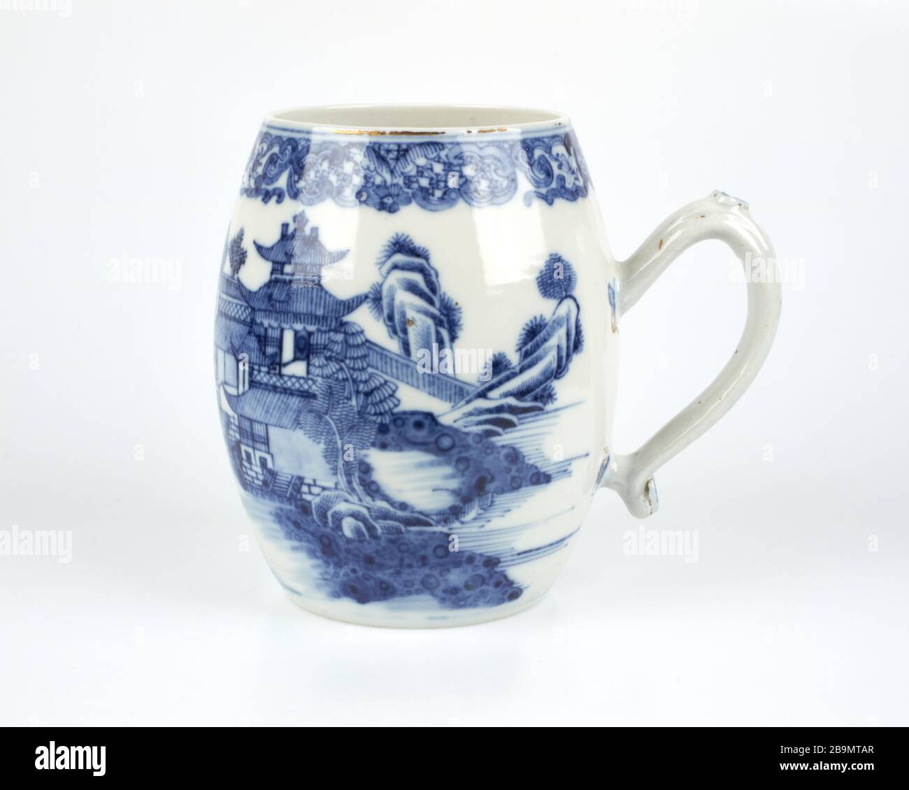 Antique Chinese blue and white porcelain mug Stock Photo - Alamy