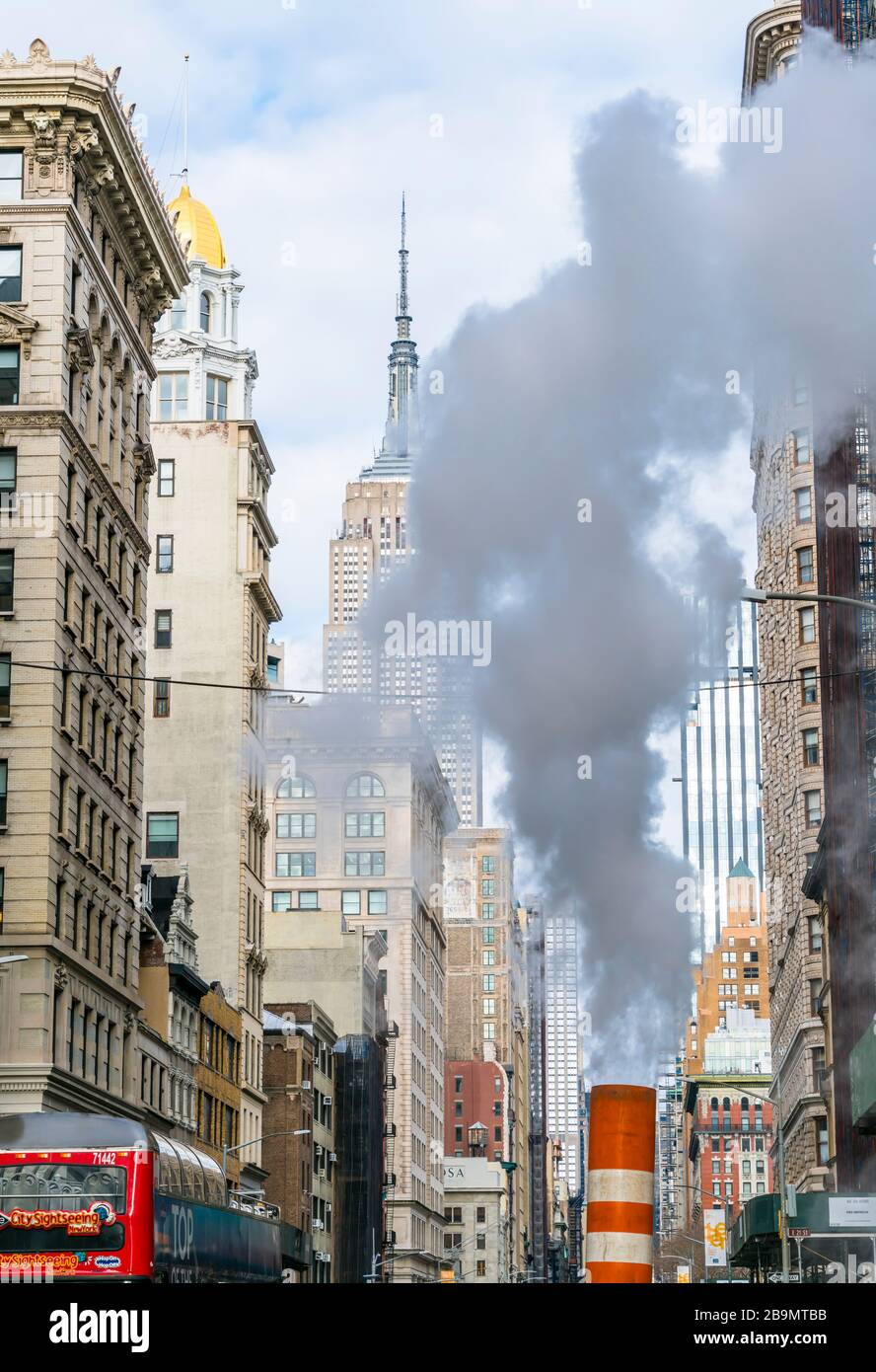 The steam rises and drifts among the Midtown Manhattan buildings in New ...