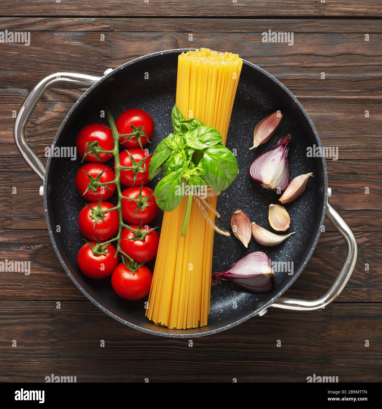 Cooking authentic Italian pasta. Spaghetti Ingredients Stock Photo - Alamy