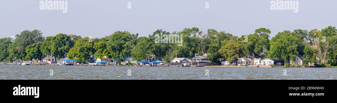 View of the Houses and boats at the Cedar Lake, Indiana, USA Stock ...