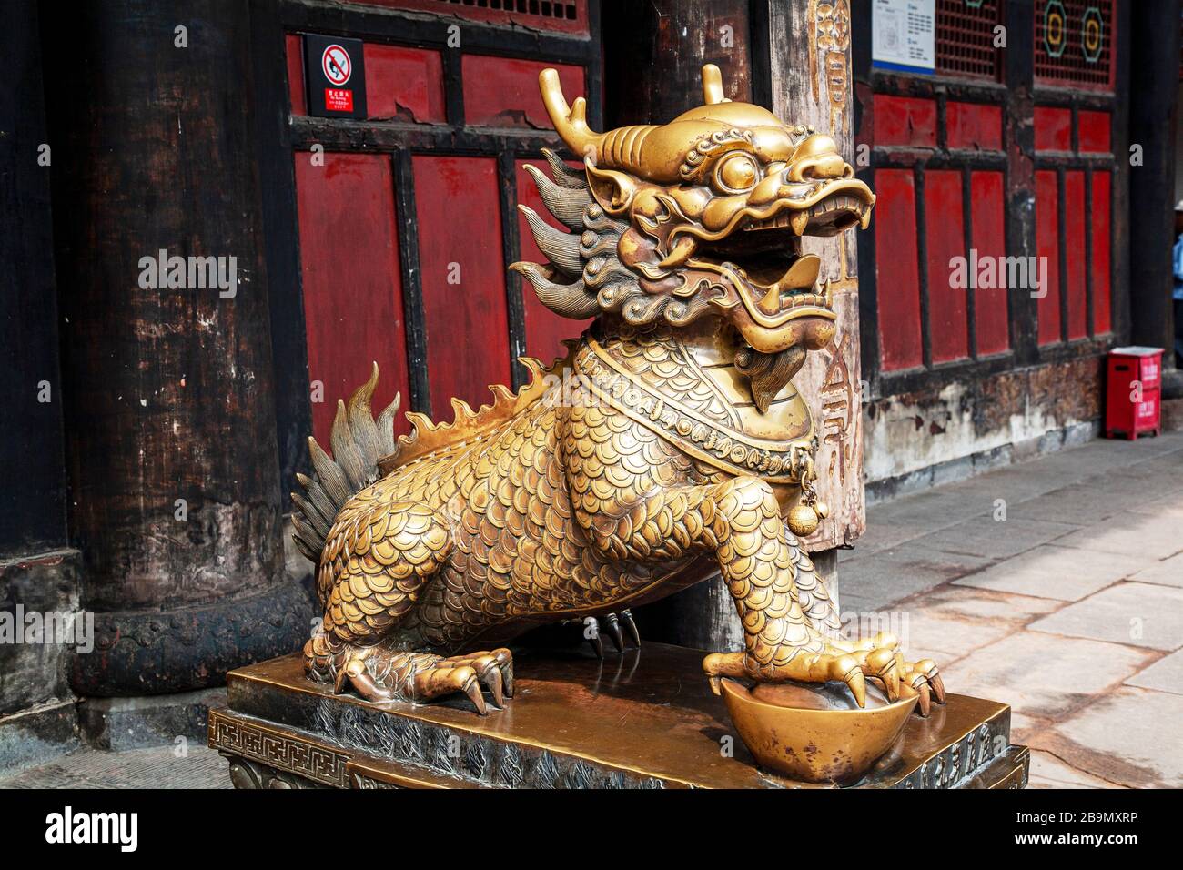 Chinese Temple Lion Statue High Resolution Stock Photography and Images ...