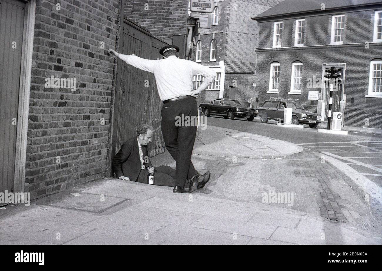1970s police man hi-res stock photography and images - Alamy