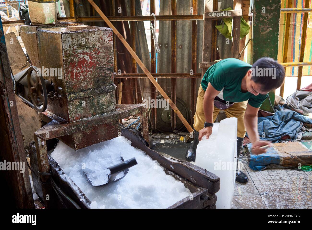 Old ice machine hi-res stock photography and images - Alamy