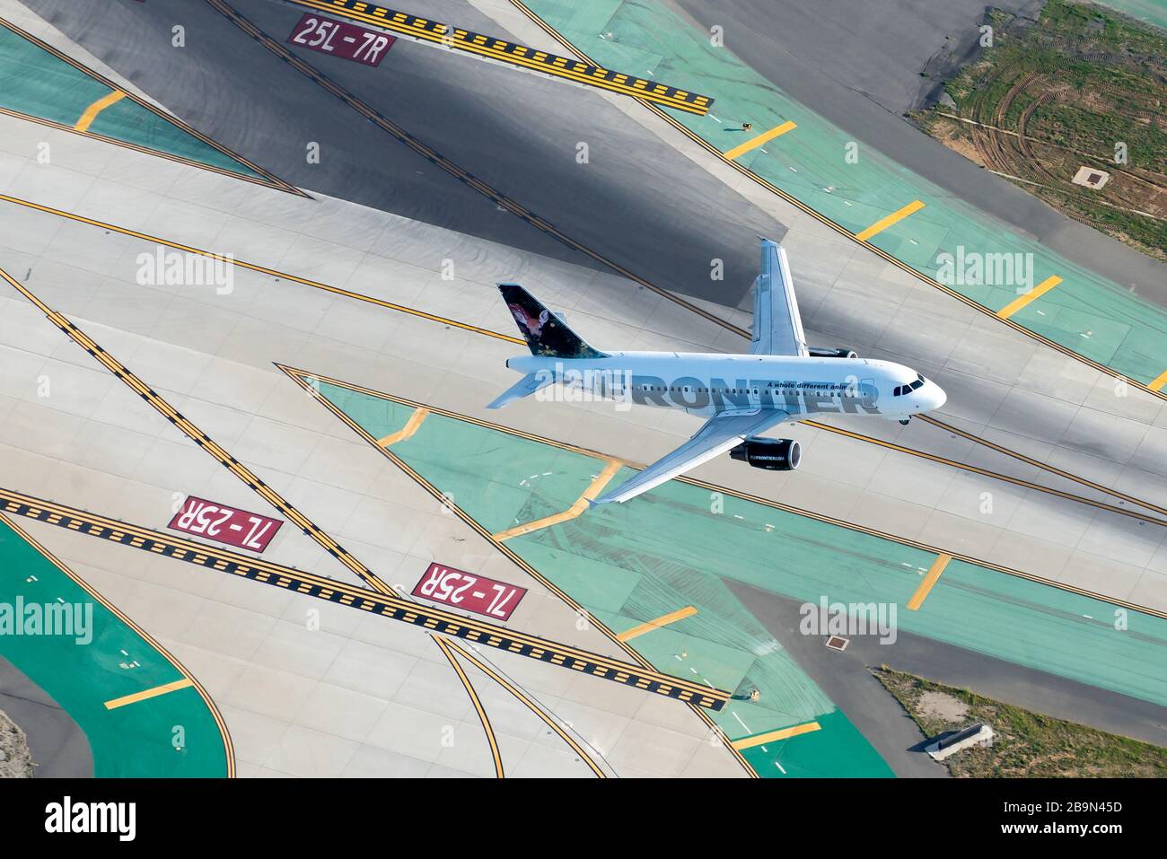 Frontier Airlines Airbus A319 departing from LAX International Airport ...