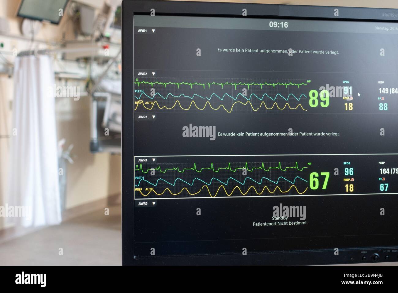 Hospital privacy screen hi-res stock photography and images - Alamy
