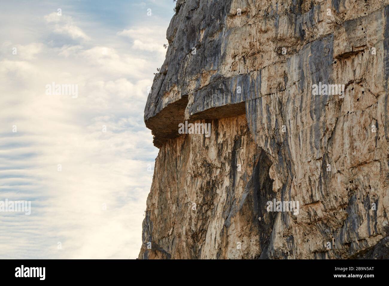 Ledge on the mountain, collapsed rocks, steep cliffs Stock Photo - Alamy