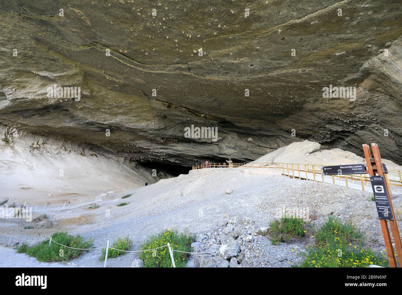 People inside the Mylodon Cave (Cueva del Milodon Natural Monument ...