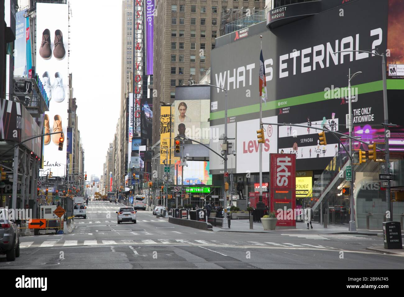 Times square empty hi-res stock photography and images - Alamy