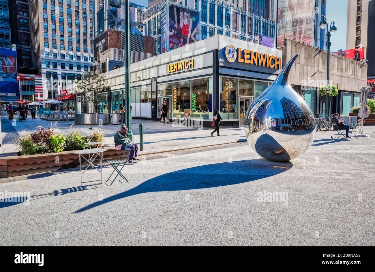 Teardrop sculpture made by Richard Hudson in New York Stock Photo - Alamy