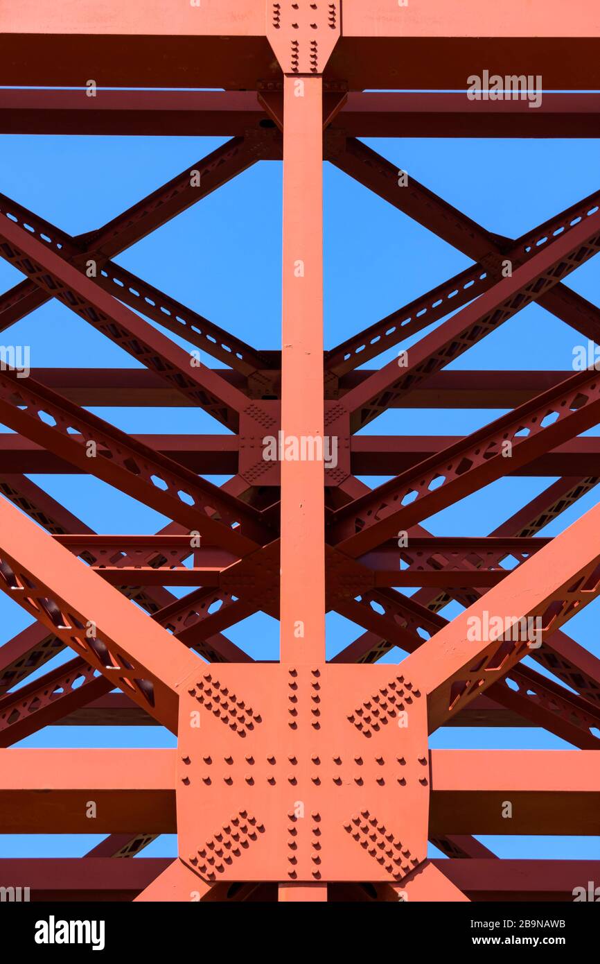 Beam beams girder girders hi-res stock photography and images - Alamy