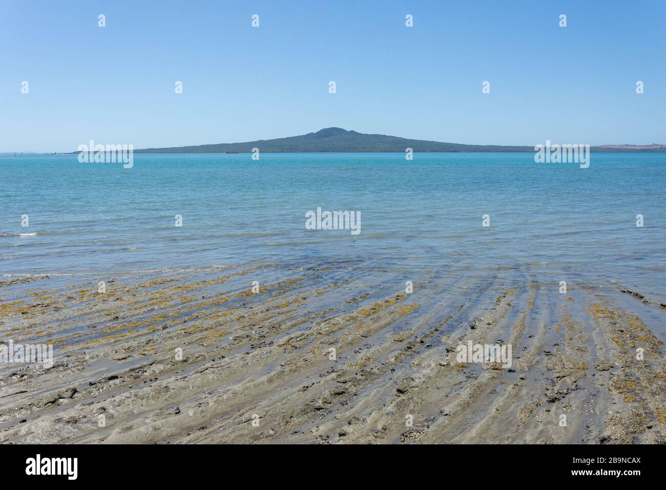 Rangitoto island from kohimarama beach tamaki drive suburb subur hi-res ...