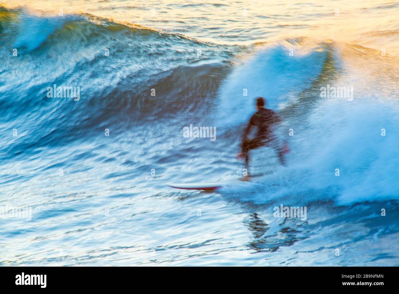 Motion blur surfer surfing wave hi-res stock photography and images - Alamy