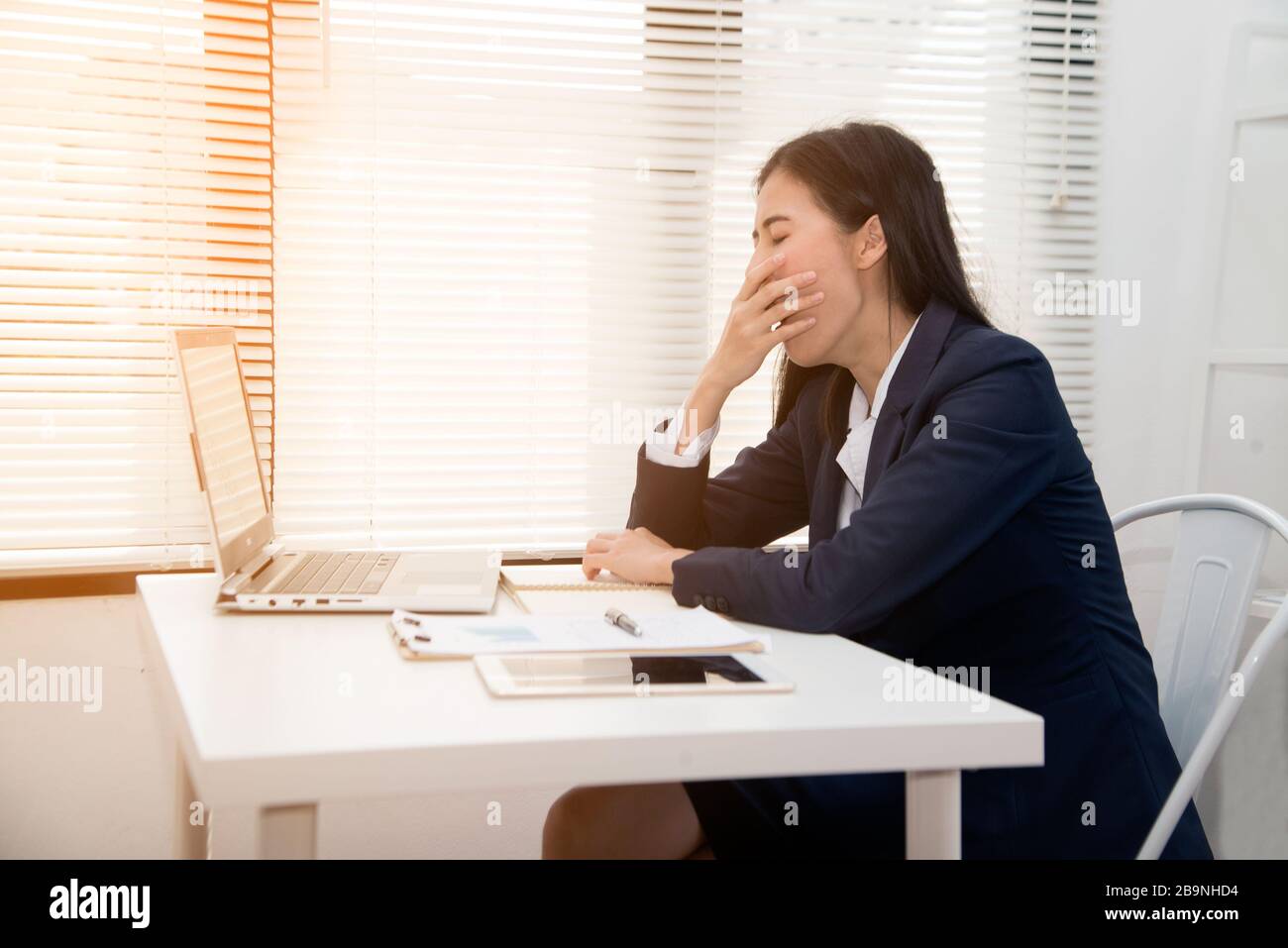 Office worker fatigue overworking boring hi-res stock photography and ...
