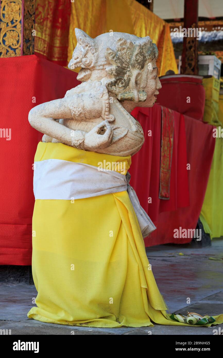 Statue, Lingsar Hindu Temple, Lombok Island, West Nusa Tenggara ...