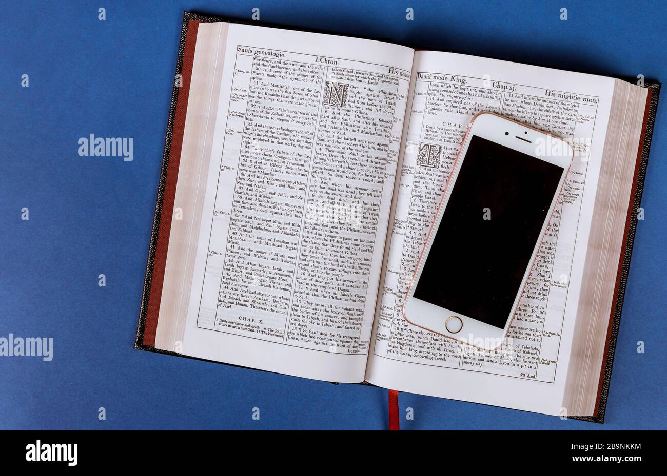 Bible mobile phone hi-res stock photography and images - Alamy