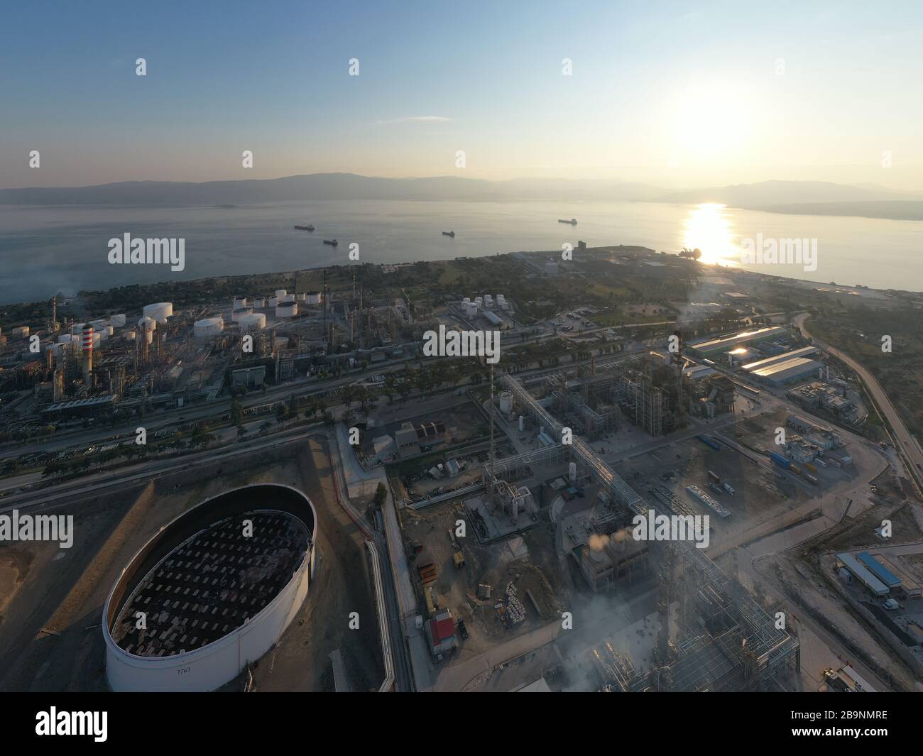 Aerial view oil gas refining hi-res stock photography and images - Alamy