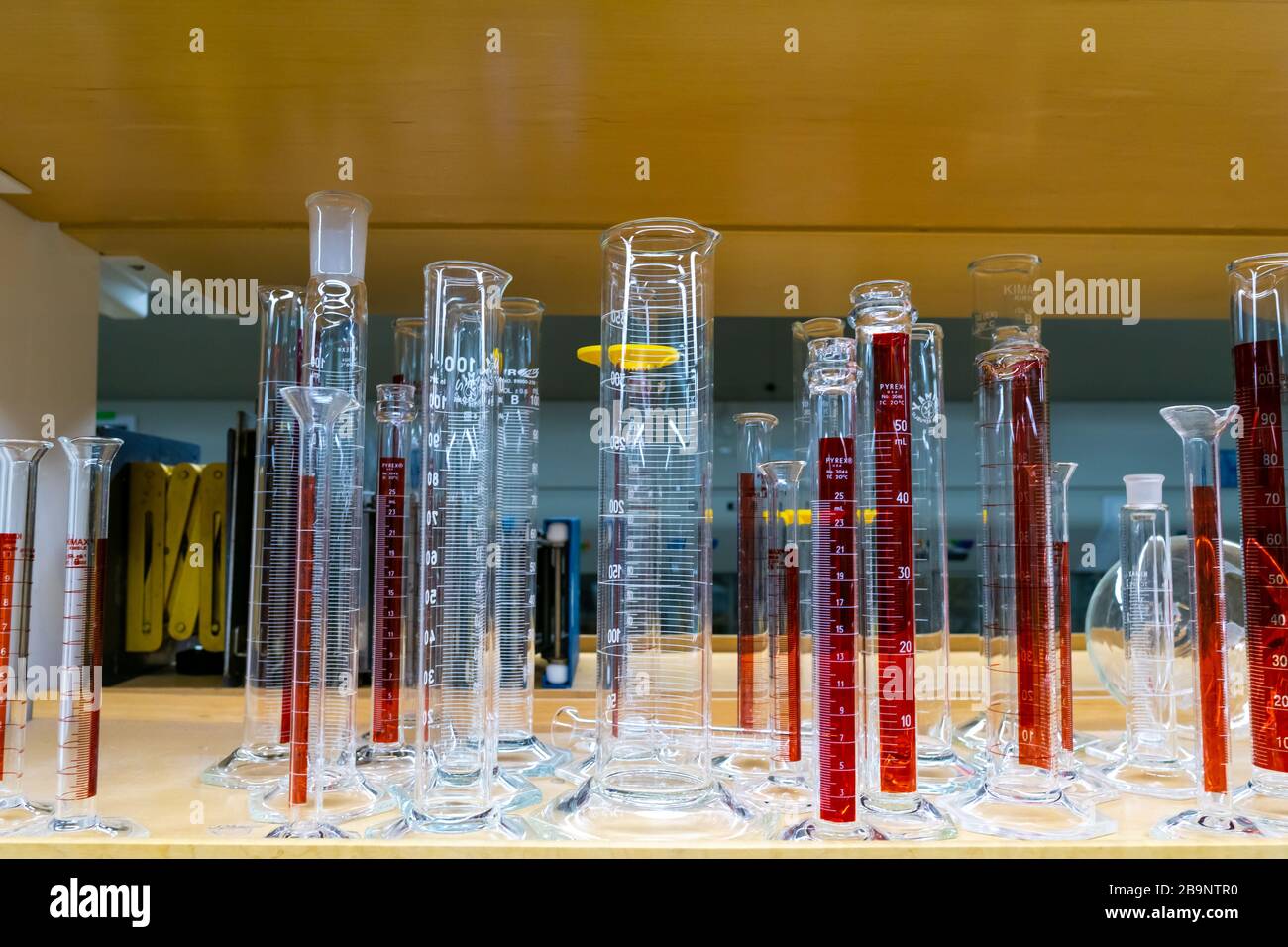 Graduated glass measuring cylinder hi-res stock photography and images ...