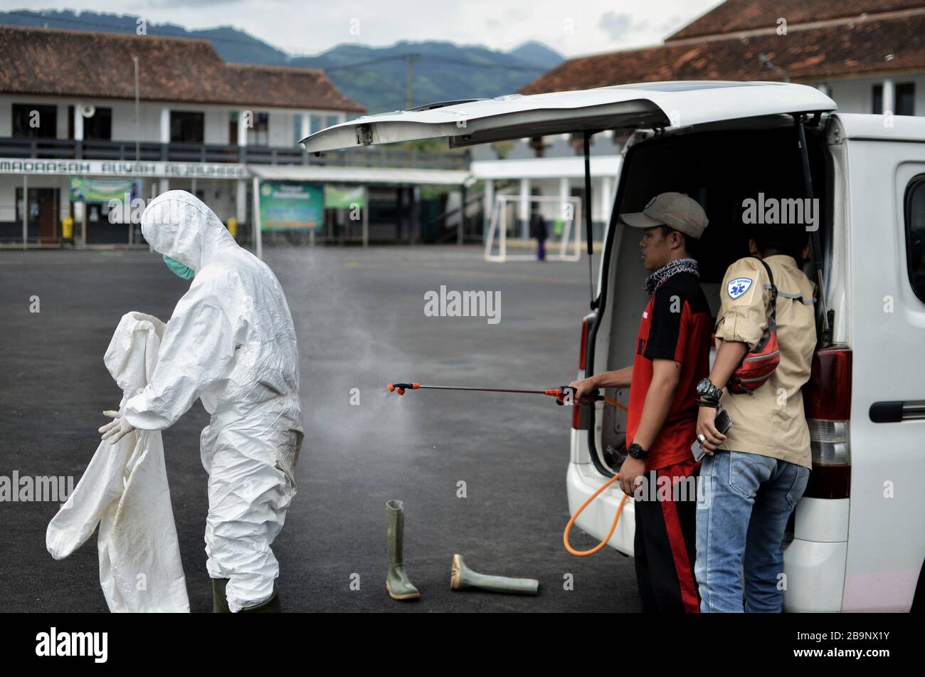 Garut, Indonesia. 24th Mar, 2019. A Volunteers the Indonesian Red Cross ...