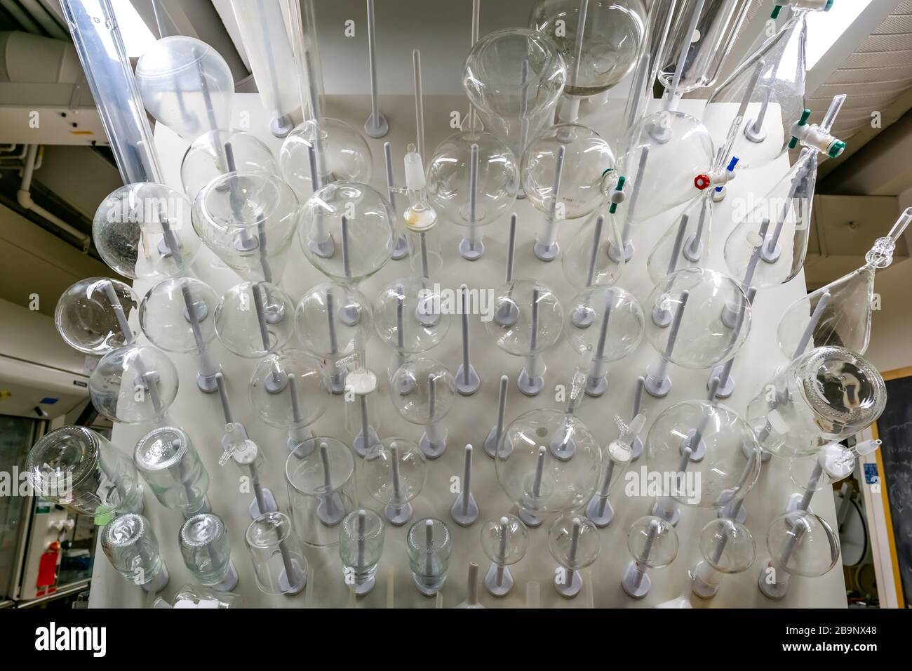 Lab glasswares hi-res stock photography and images - Alamy