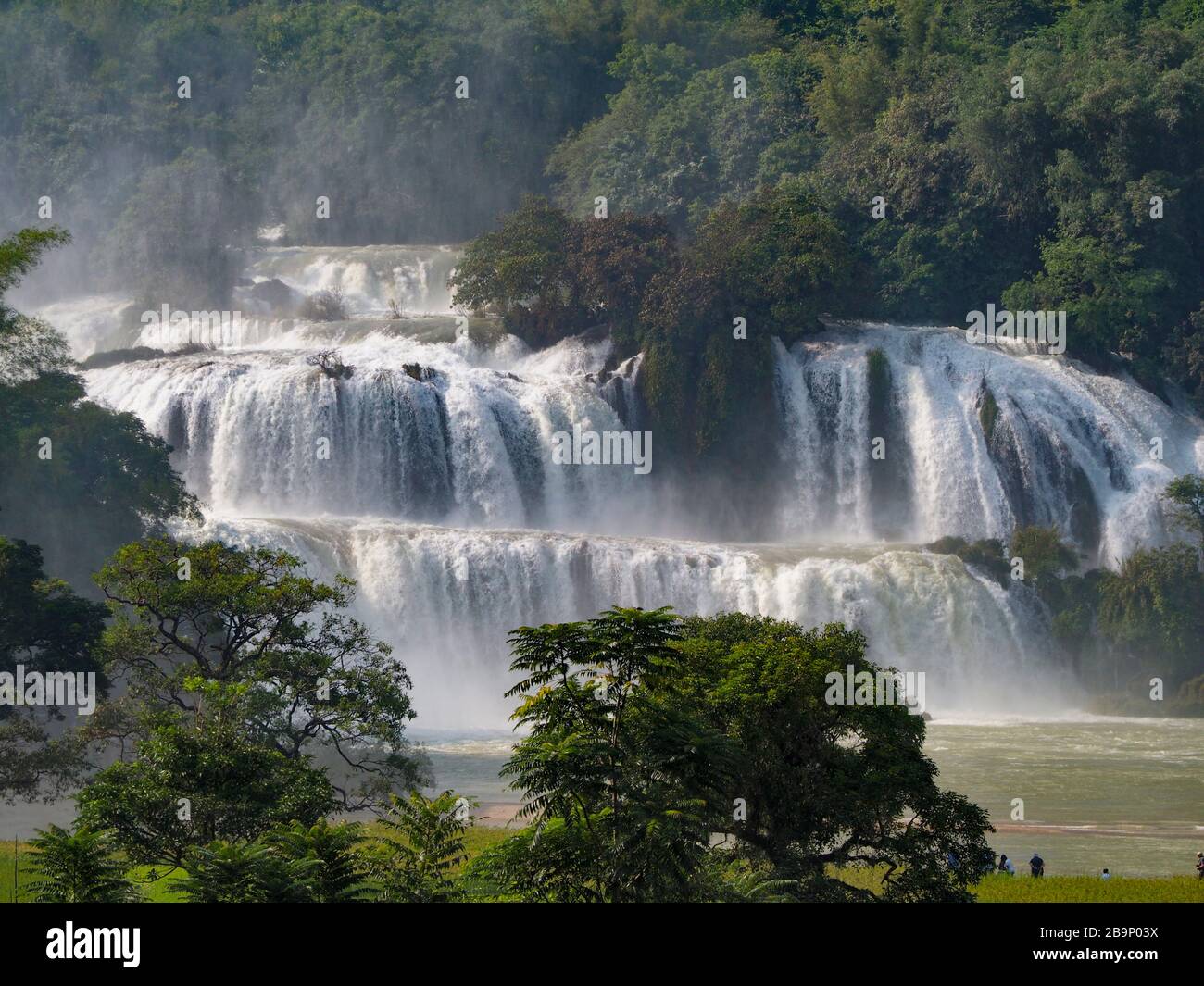 Ban Gioc waterfall at the border between China and Vietnam Stock Photo ...