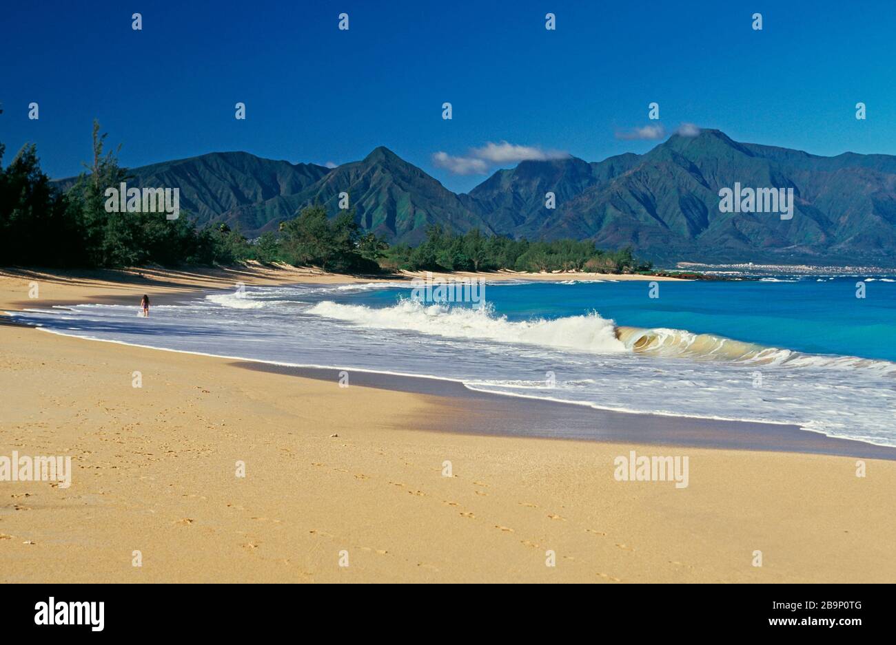 Beautiful day at Baldwin Beach, Maui, Hawaii. The West Maui Mountains ...