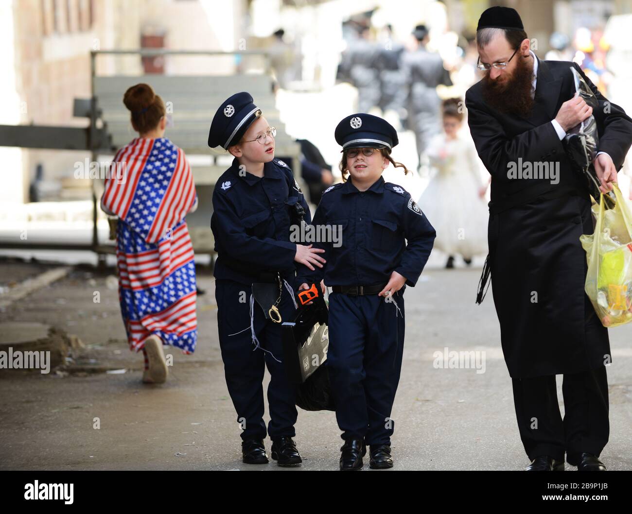 Purim festival in Mea Shearim neighborhood in Jerusalem Stock Photo - Alamy
