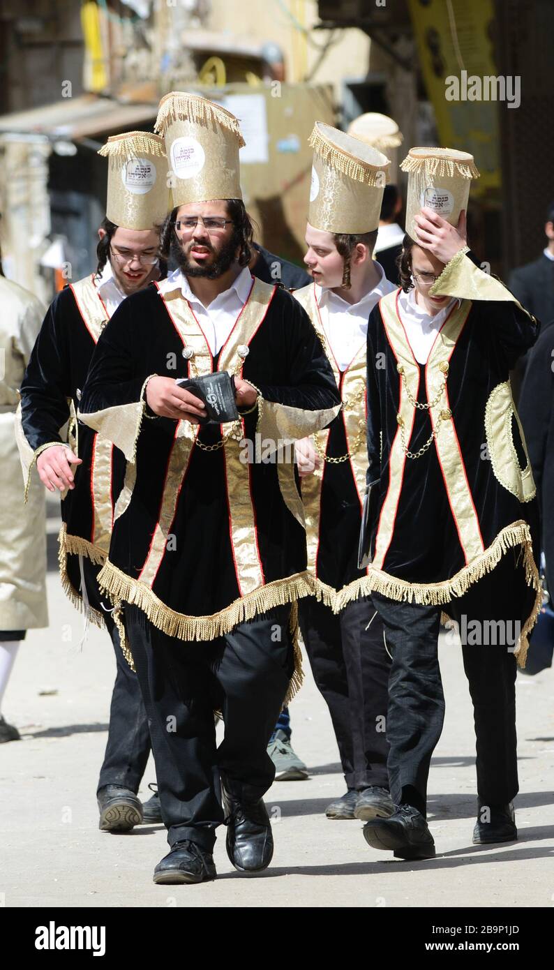 Purim festival in Mea Shearim neighborhood in Jerusalem Stock Photo - Alamy