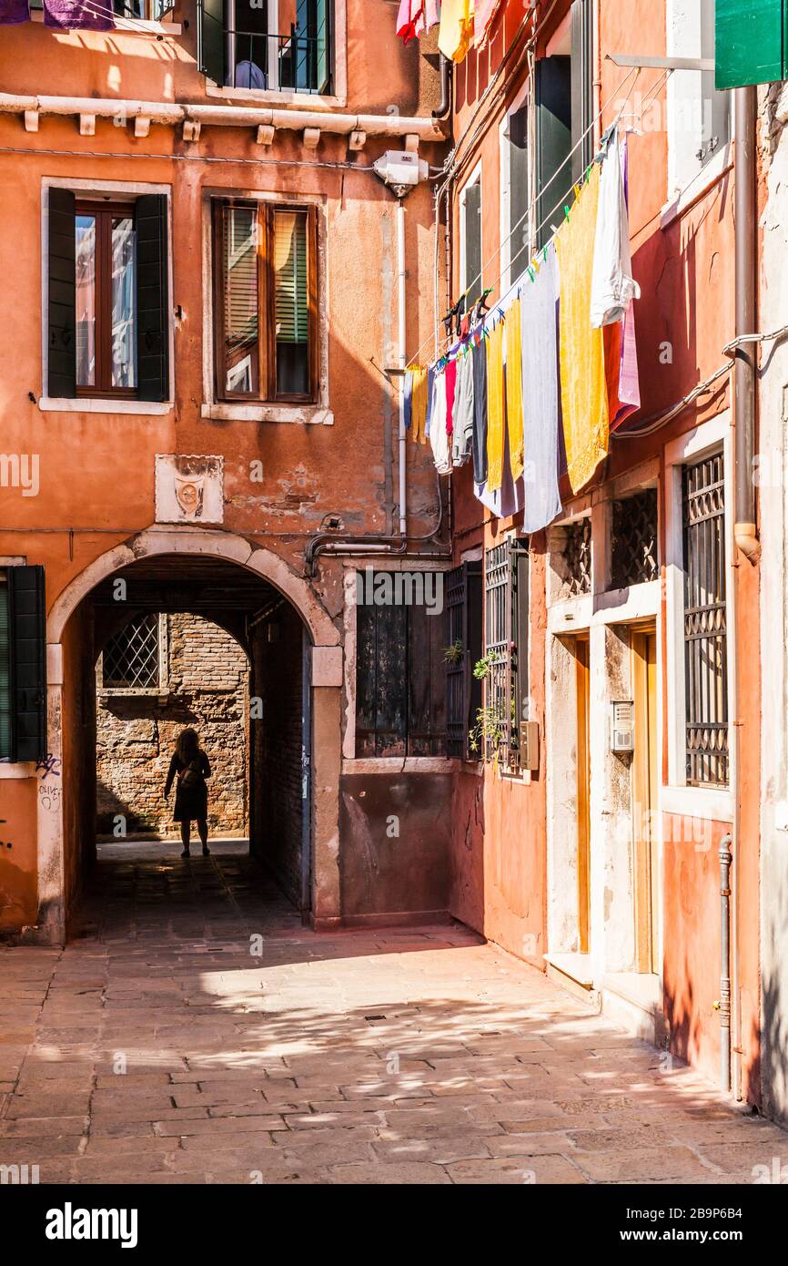 Venice passageway hi-res stock photography and images - Alamy