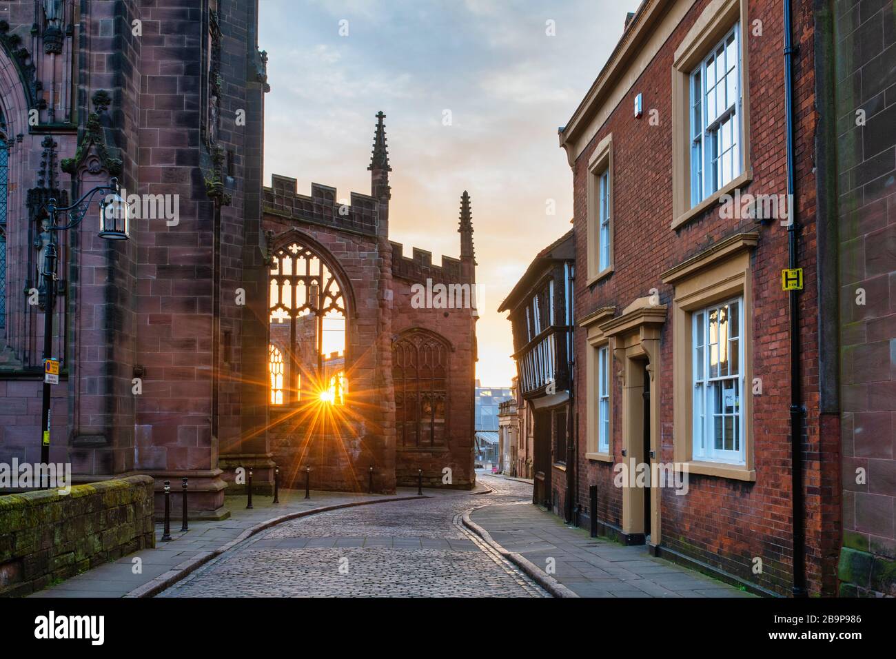 Old coventry cathedral ruins hi-res stock photography and images - Alamy