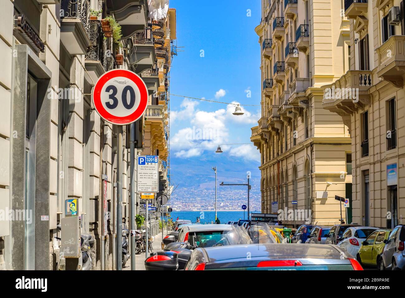 Naples alley buildings hi-res stock photography and images - Alamy