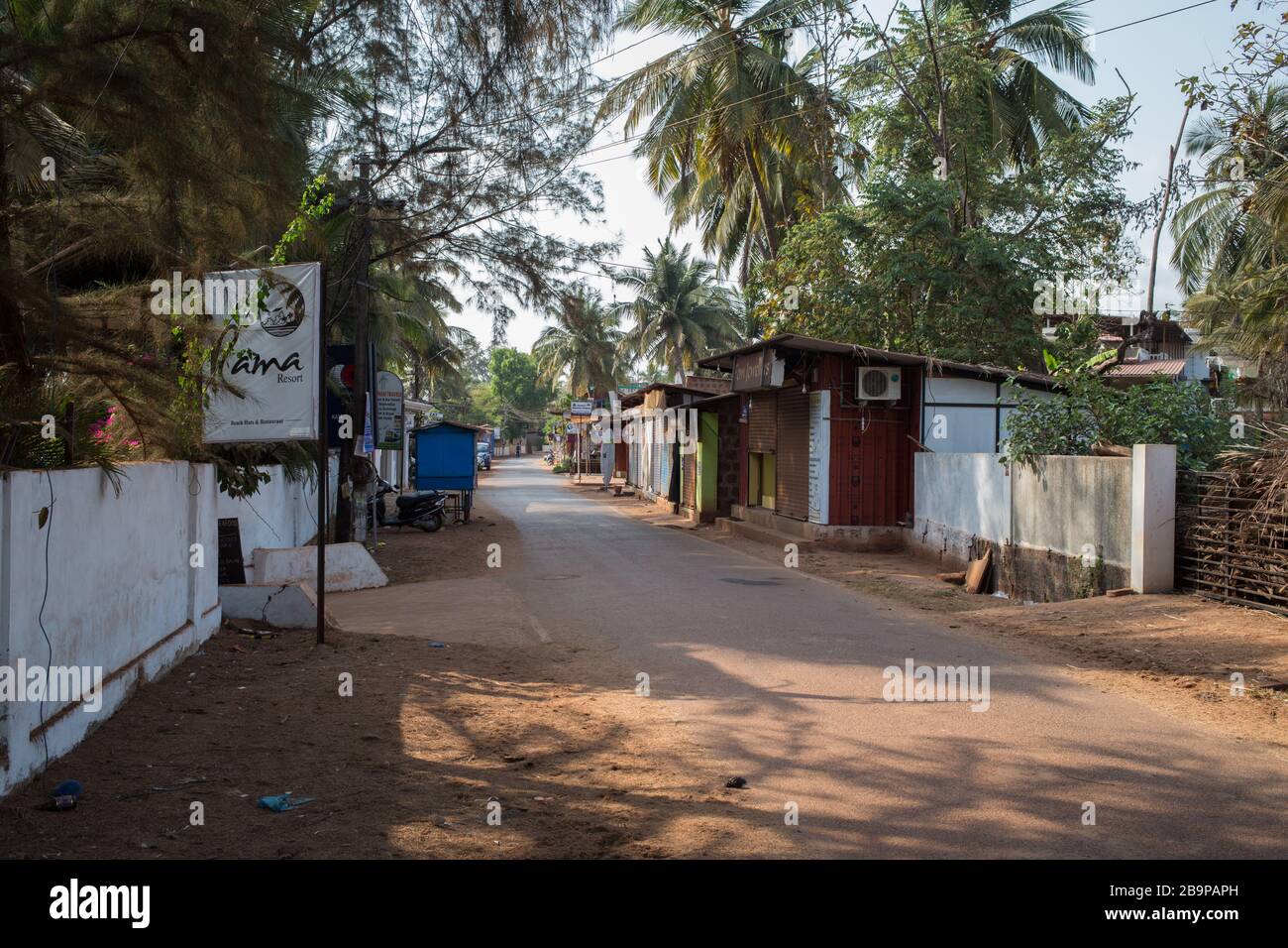 Indian shops during coronavirus lockdown hi-res stock photography and ...