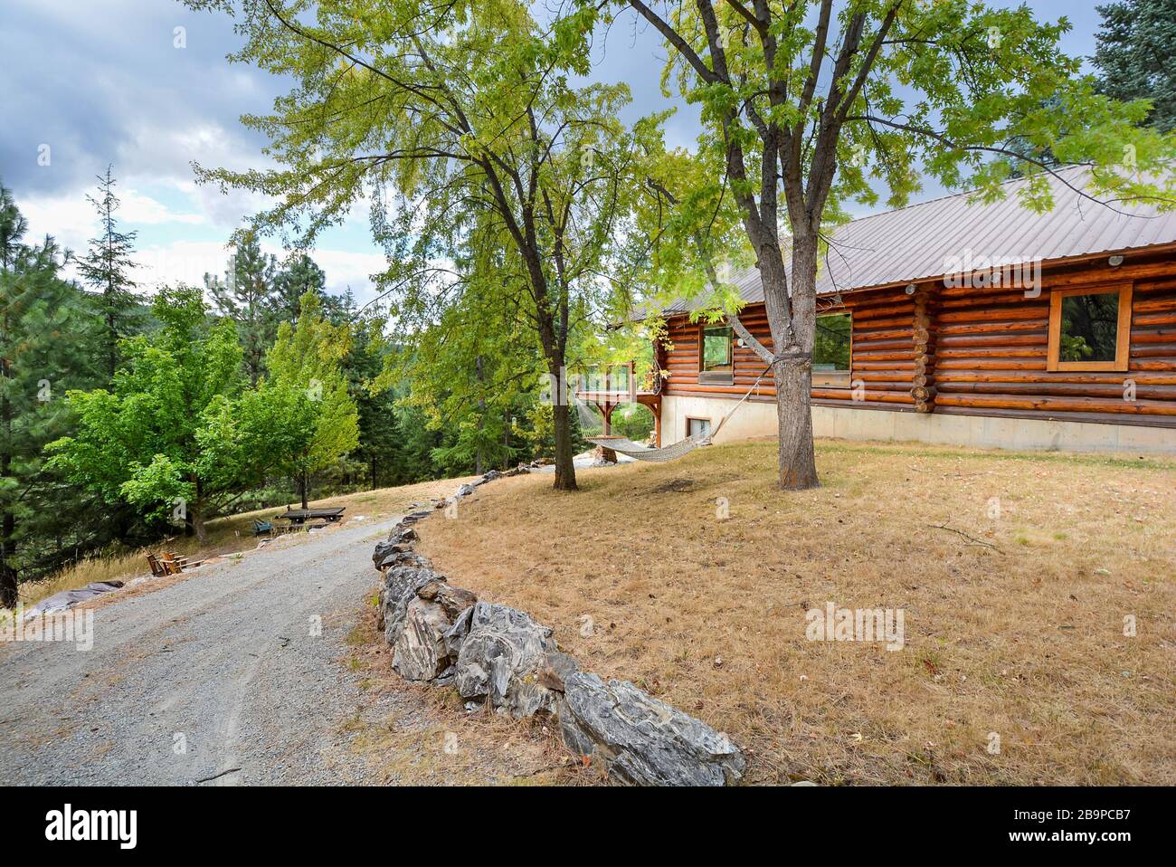 House between two rocks hi-res stock photography and images - Alamy
