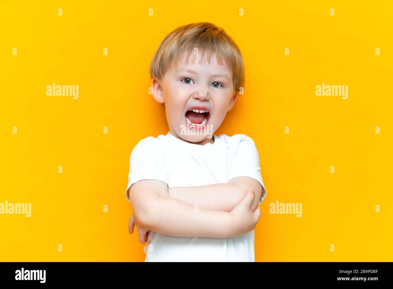 Kids face to face shouting hi-res stock photography and images - Alamy