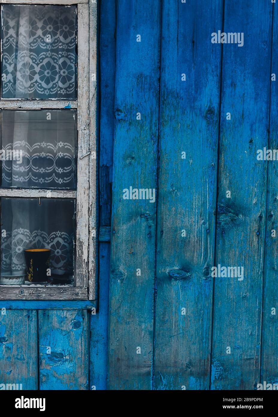 Old lady looking through window hi-res stock photography and images - Alamy