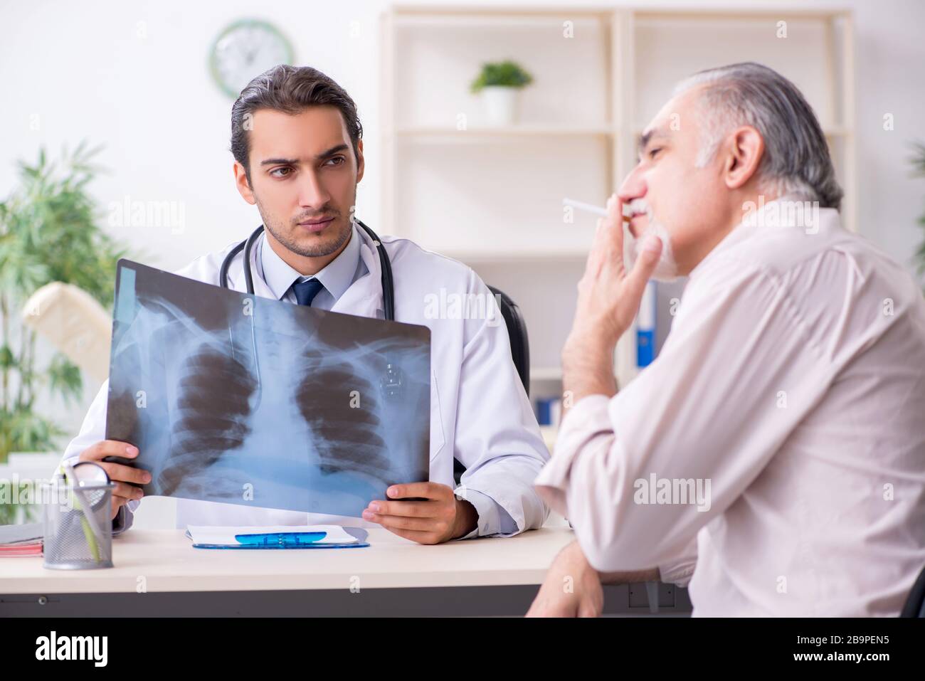 Smoking lungs xray hi-res stock photography and images - Alamy