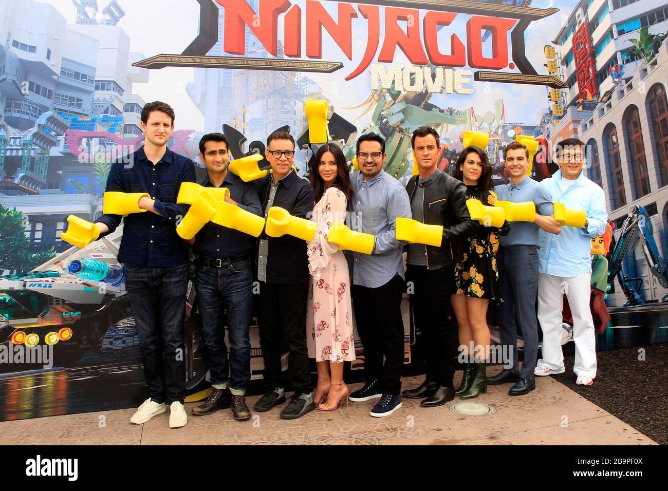 Dave franco olivia munn hi-res stock photography and images - Alamy