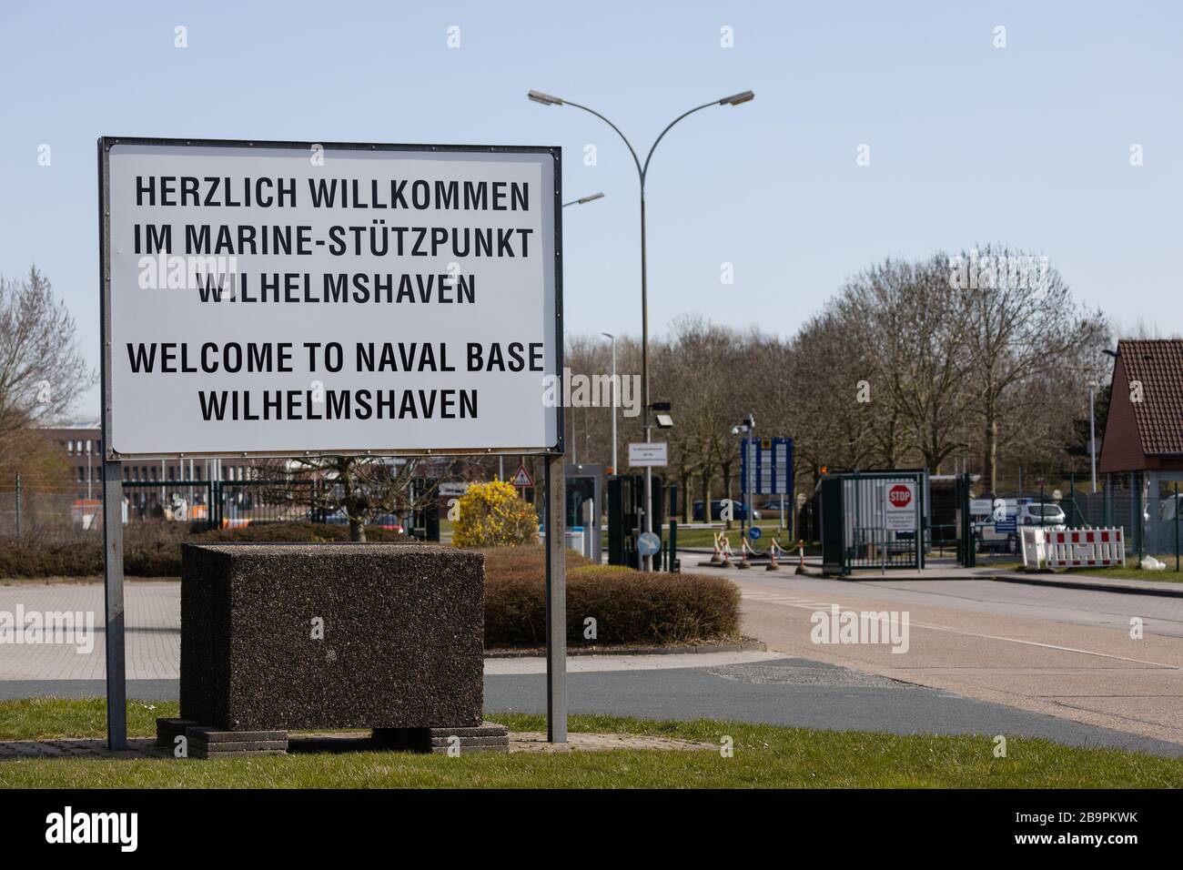Wilhelmshaven, Germany. 24th Mar, 2020. There is a sign at the main ...