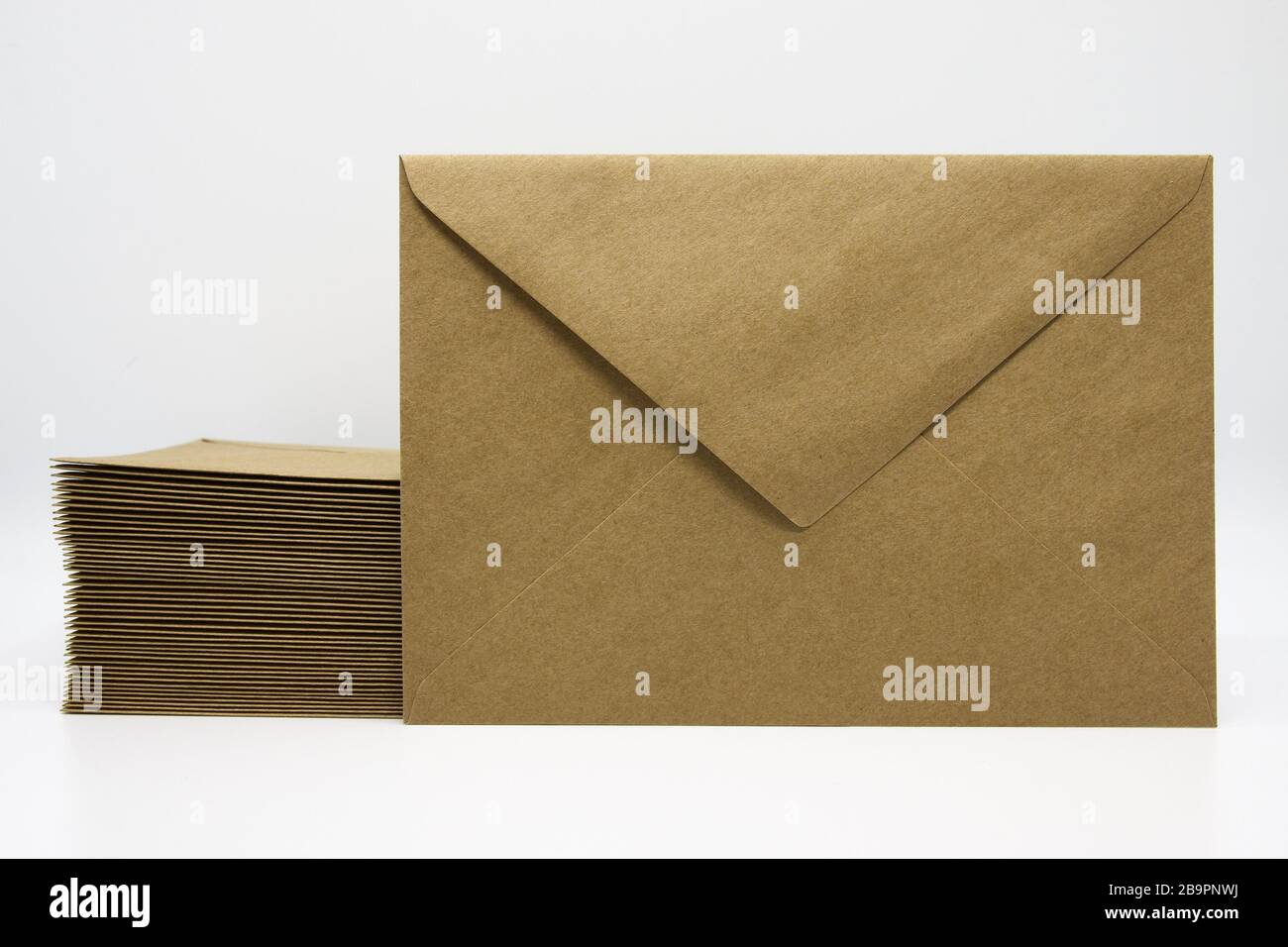 Mockup brown kraft envelope hi-res stock photography and images - Alamy