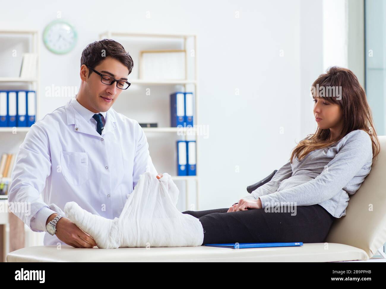 The doctor examining patient with broken leg Stock Photo - Alamy