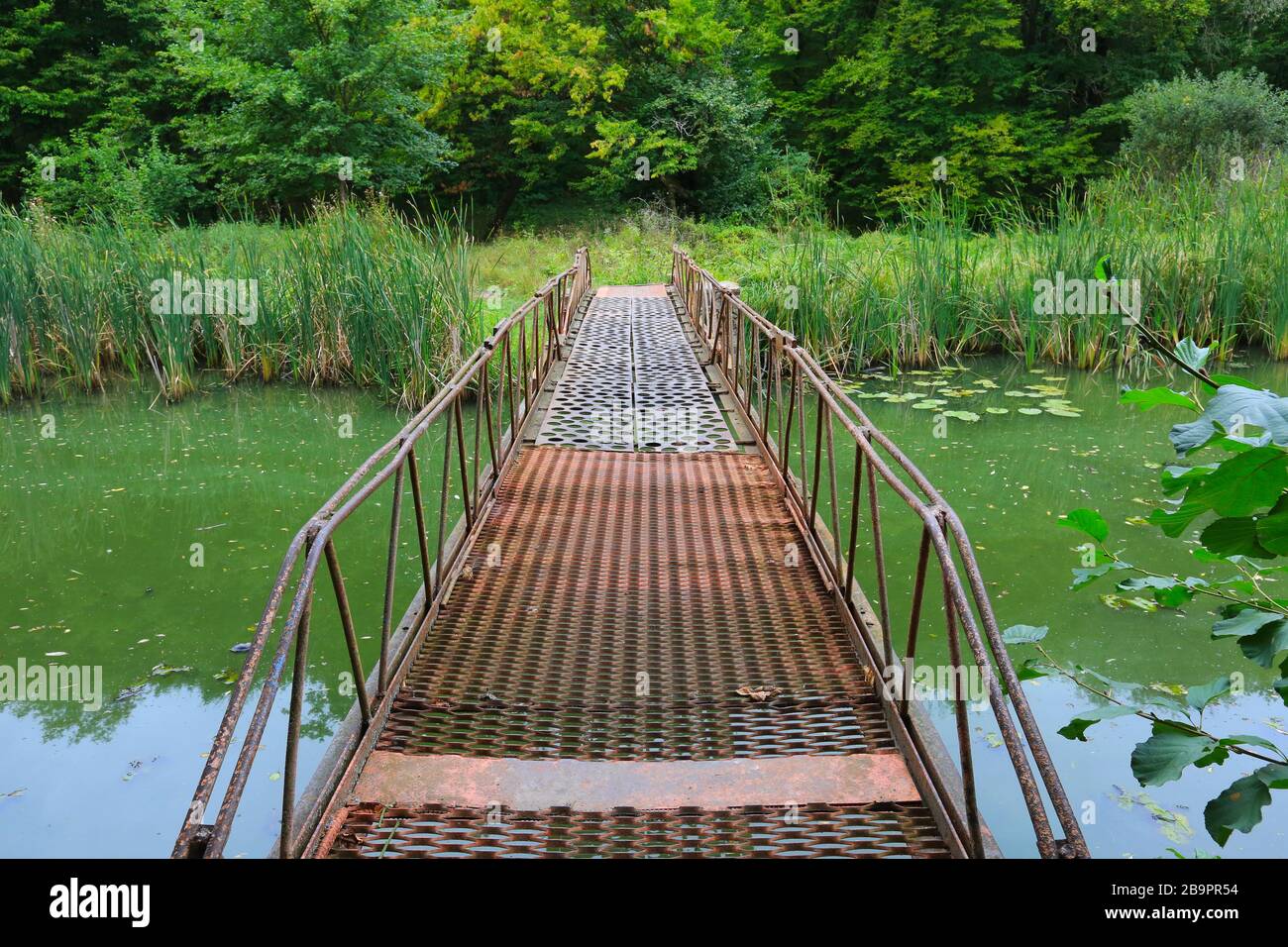 Rusty steel bridge hi-res stock photography and images - Alamy