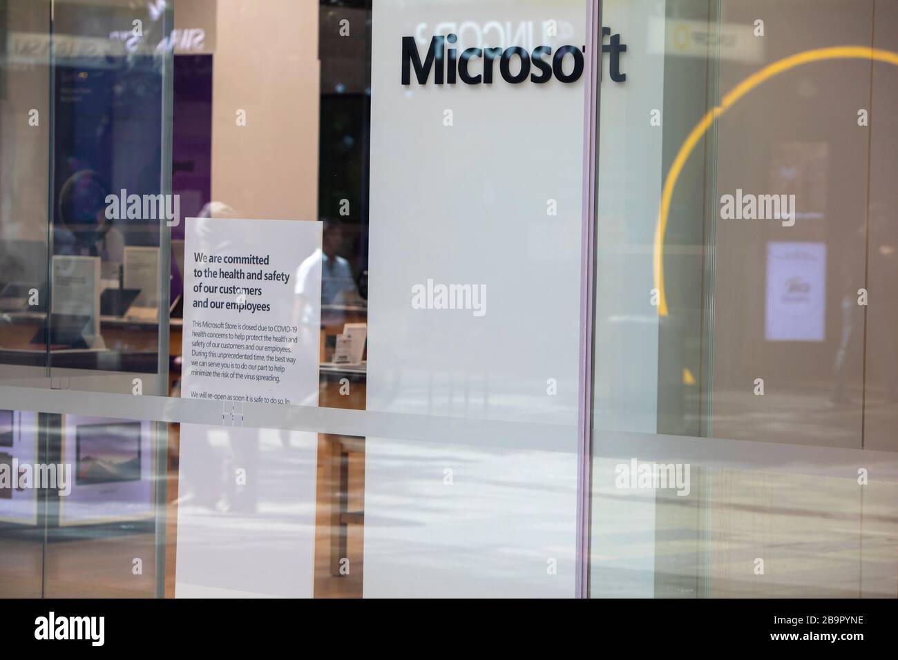 Microsoft store hi-res stock photography and images - Alamy