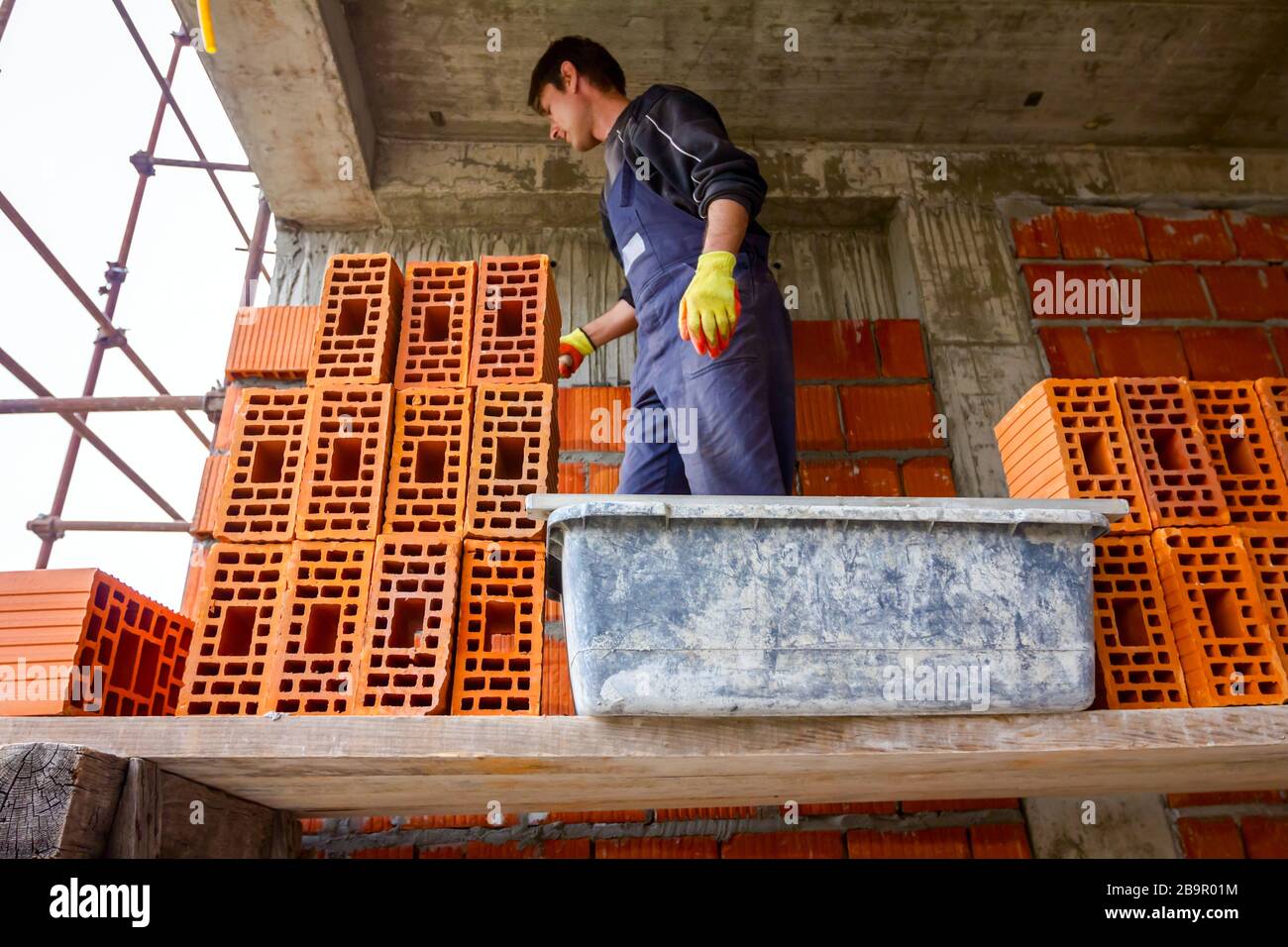 Mason Bricklayer High Resolution Stock Photography and Images - Alamy