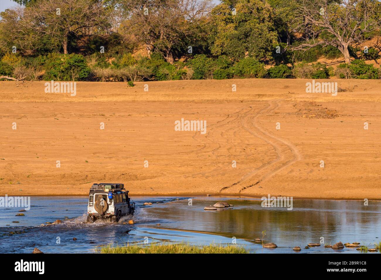 4x4 vehicle crossing runder river hi-res stock photography and images ...