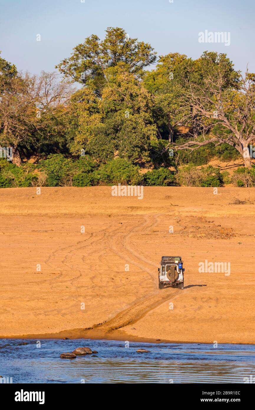 4x4 vehicle crossing runder river hi-res stock photography and images ...